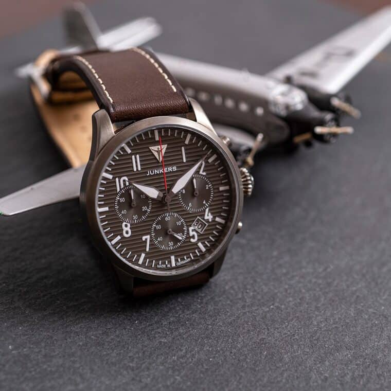 Invicta – Invincible in detail